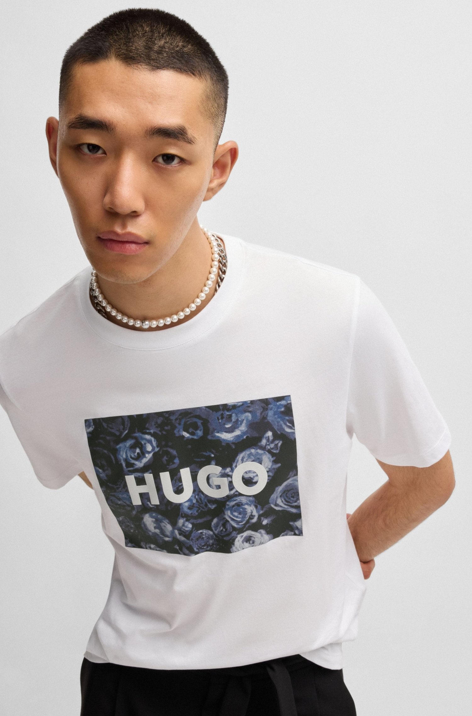 Camiseta Regular De Algodão Com Arte Sazonal